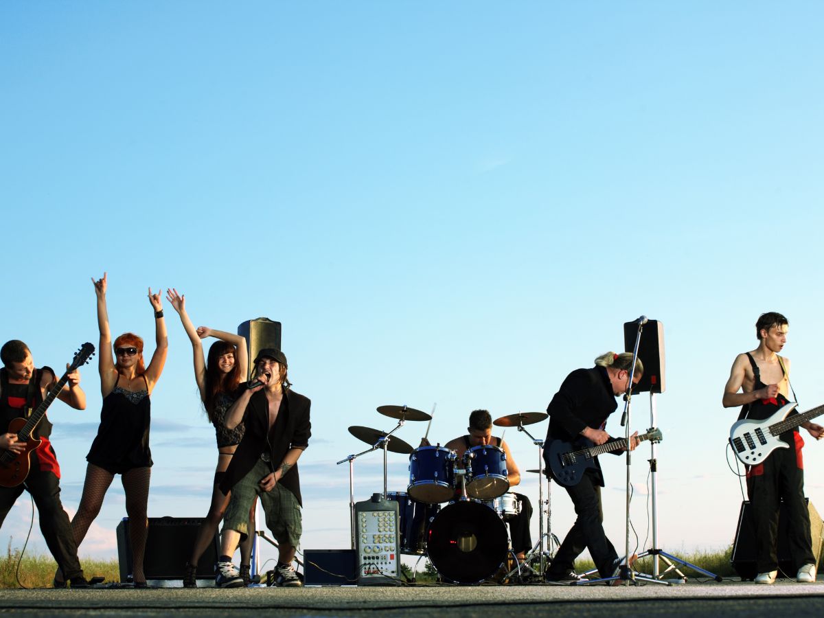 The Ultimate Guide to Touring with a Band - TheMulliganBrothers.com